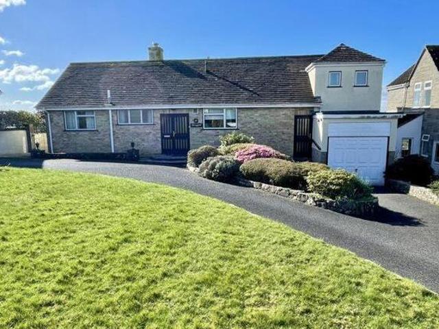 4 Bedroom Bungalow For Sale In Carlyon Bay