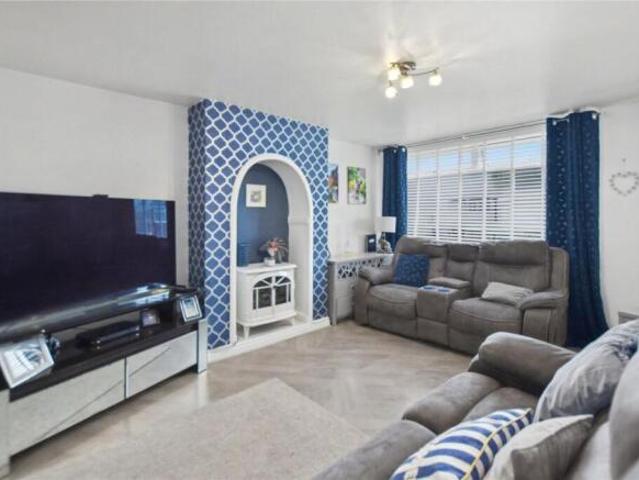 4 bedroom bungalow for sale in Castle Ings Drive, Leeds, West Yorkshire, LS12