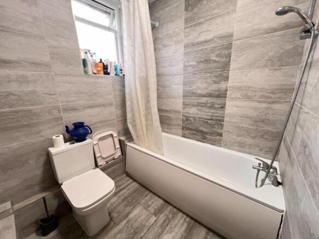 4 bedroom bungalow for sale in Ashcroft Road, Luton, LU2