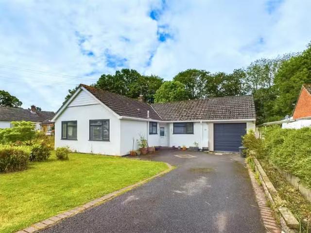 4 bedroom bungalow for sale in Bransgore Gardens, Bransgore, C.