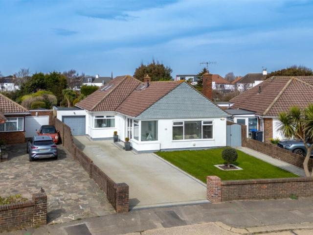 4 bedroom bungalow for sale in Goring by Sea, Worthing, West Sussex, BN12