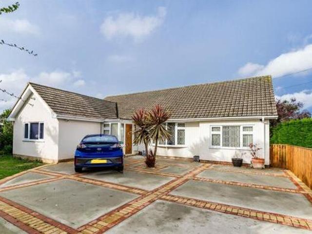 4 Bedroom Bungalow For Sale In Grimsby, Lincolnshire
