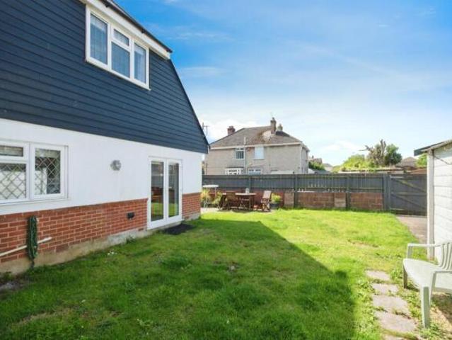 4 bedroom bungalow for sale in Kinsbourne Avenue, Bournemouth, BH10