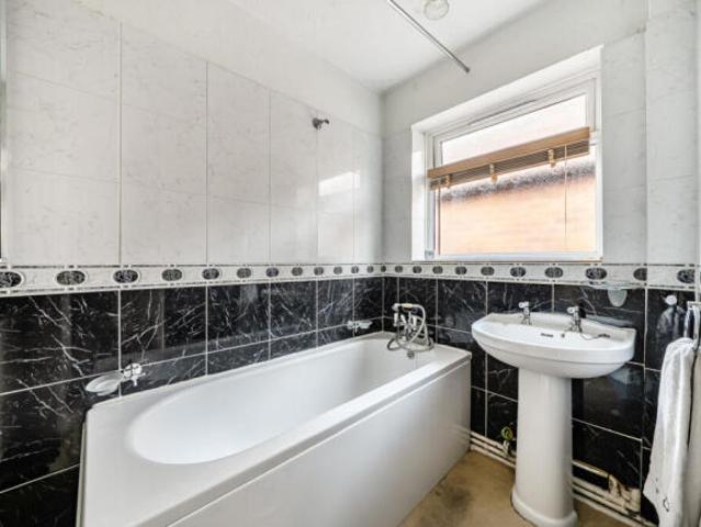 4 bedroom bungalow for sale in Hilltop Road, Earley, Reading, RG6