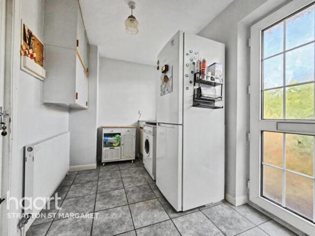 4 bedroom bungalow for sale in Okebourne Park, Swindon, SN3
