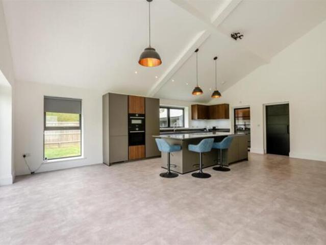 4 bedroom bungalow for sale in Maidstone Road, Staplehurst, Tonbridge, TN12