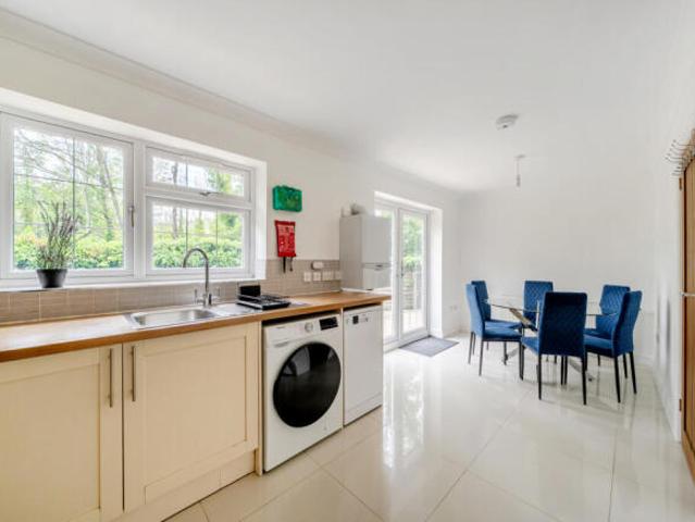 4 bedroom bungalow for sale in Manor Road, Guildford, GU2