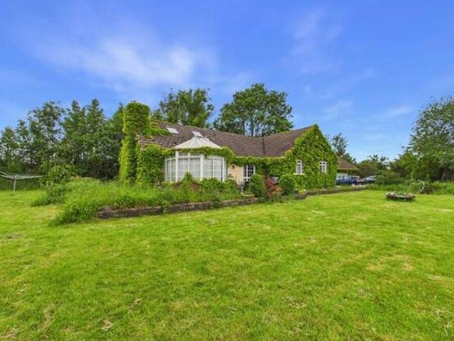 4 bedroom bungalow for sale in Stockheld Lane, Leeds, West Yorkshire, LS15