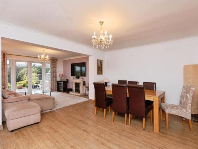 4 bedroom bungalow for sale in Roman Road, Basingstoke, Hampshire, RG23
