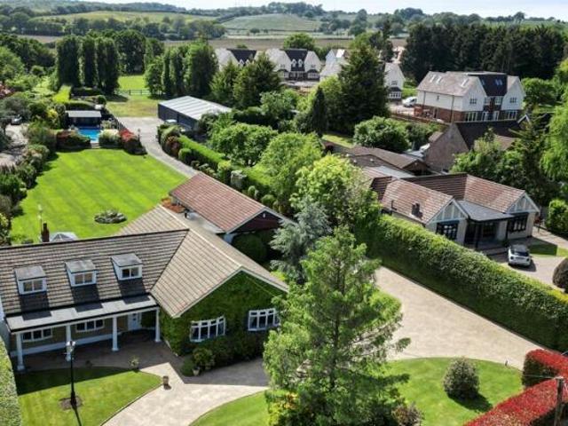 4 Bedroom Bungalow For Sale In Romford, Essex