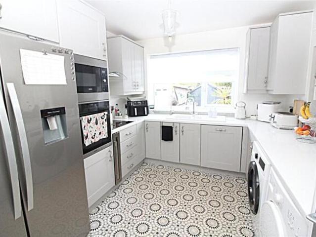 4 bedroom bungalow for sale in Red Hall Walk, Leeds, West Yorkshire, LS14