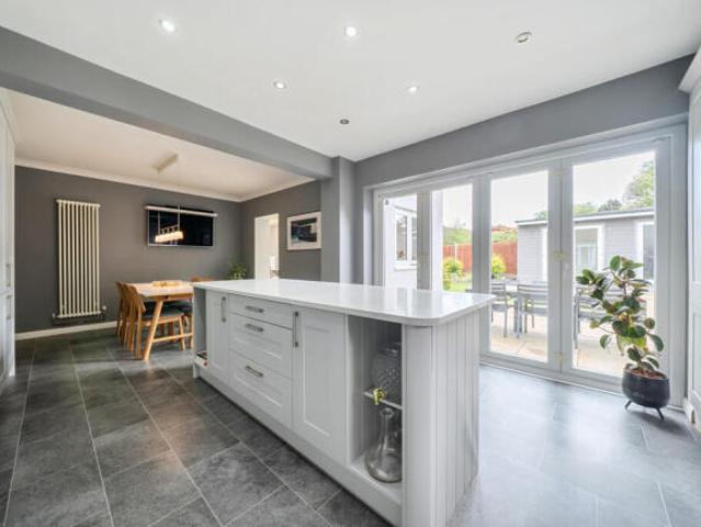 4 bedroom bungalow for sale in Woodlands Rise, Swanley, Kent, BR8