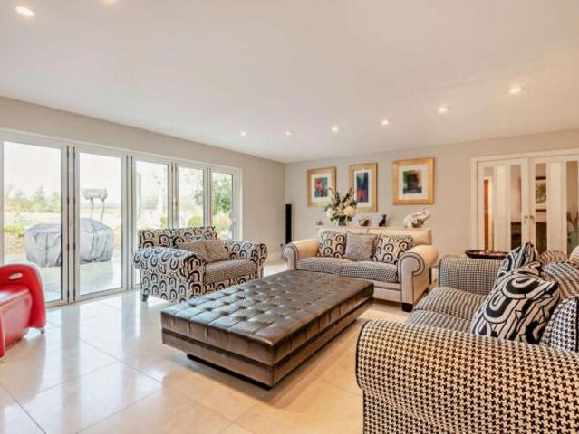 4 bedroom bungalow for sale in Watts Cross Road, Hildenborough, Tonbridge, Kent, TN11