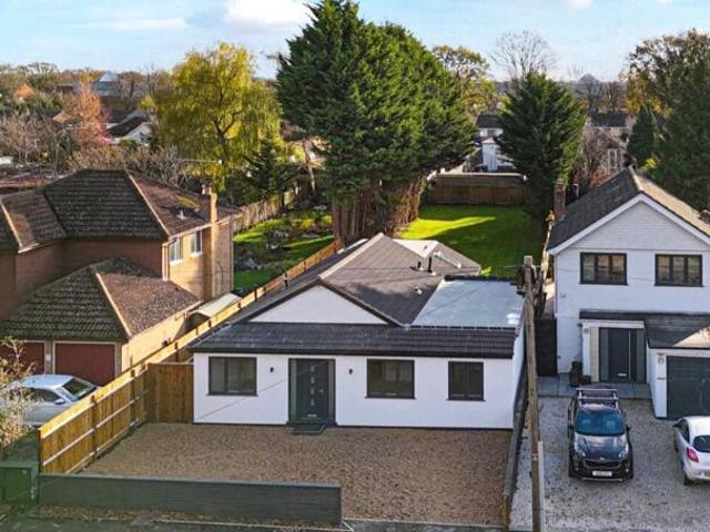 4 Bedroom Bungalow Farnborough Hampshire 101678545