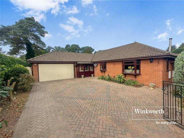 4 Bedroom Bungalow Ferndown Dorset LS98718589
