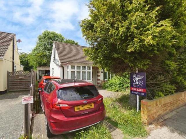 4 Bedroom Bungalow Hornchurch Greater London 98278198