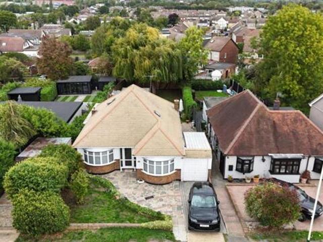 4 Bedroom Bungalow Hornchurch Greater London LS101677591