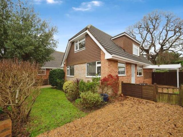 4 Bedroom Bungalow Hayling Island Hampshire LS99029306