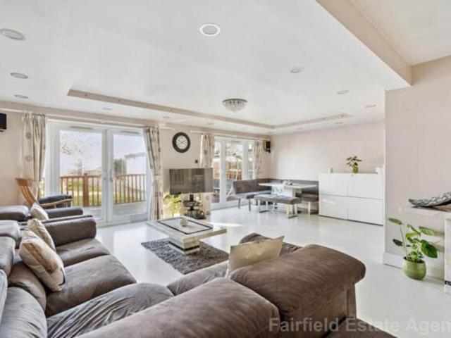 4 Bedroom Bungalow Harrow Hertfordshire 100541275