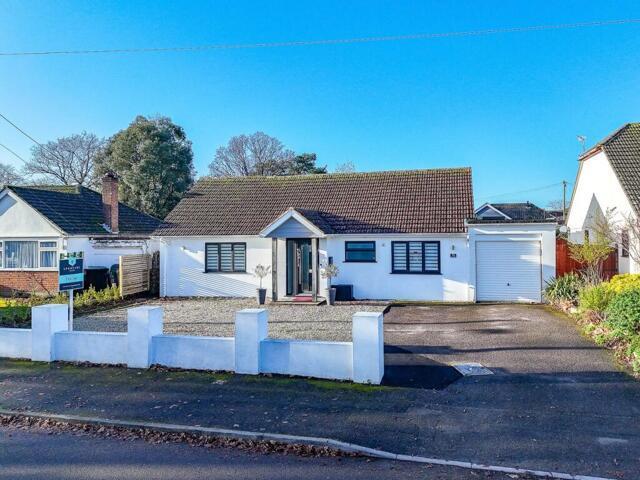 4 Bedroom Bungalow Highcliffe Dorset 101278345