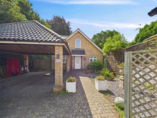 4 Bedroom Bungalow Ipswich Suffolk LS99344841