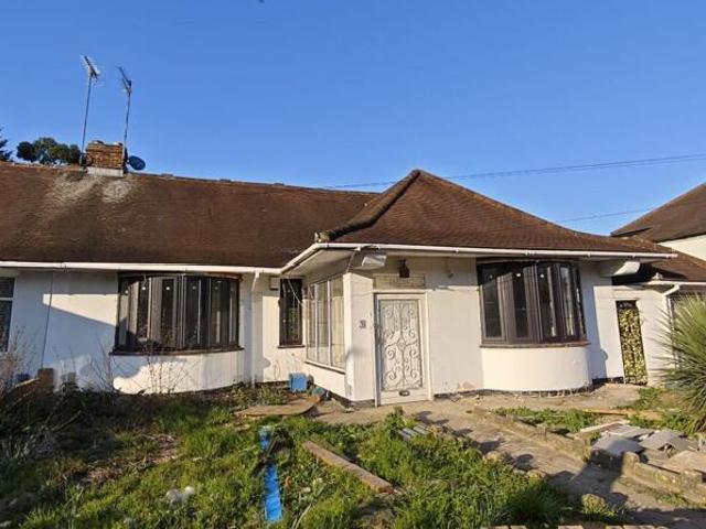 4 Bedroom Bungalow London Greater London 101675104