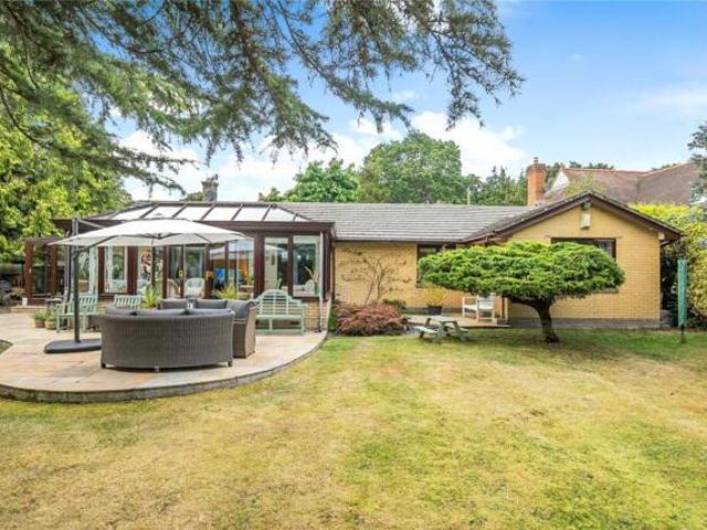 4 Bedroom Bungalow Lymington Hampshire LS98834757