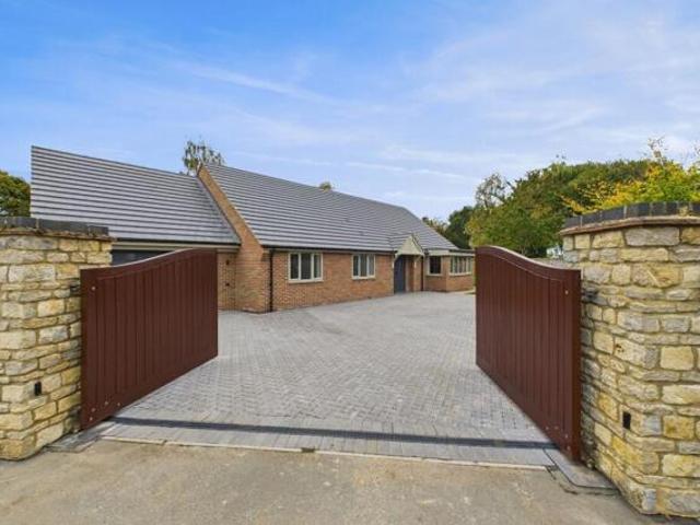 4 Bedroom Bungalow Northamptonshire Northamptonshire LS99436927