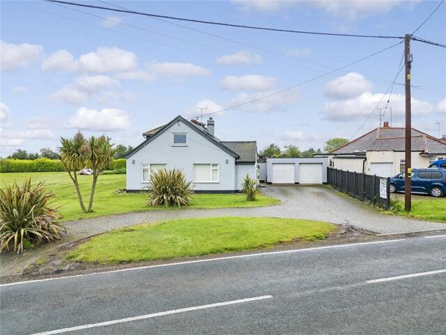 4 Bedroom Bungalow Southend on sea Southend On Sea 98649363