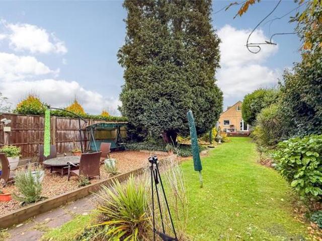 4 Bedroom Bungalow St. Albans Hertfordshire 101025718