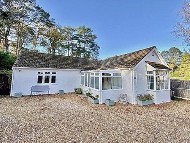 4 Bedroom Bungalow St. Ives Hampshire LS99437269