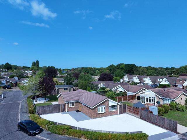 4 Bedroom Bungalow Surrey Surrey 98612691