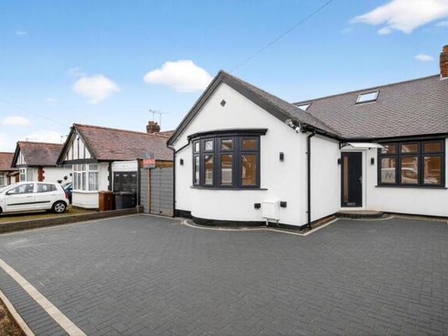 4 Bedroom Bungalow Potters Bar Hertfordshire 101743322