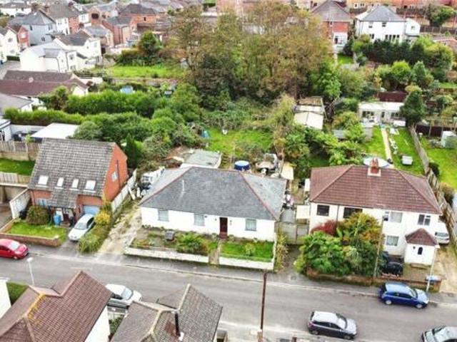 4 Bedroom Bungalow Poole Poole LS101678115