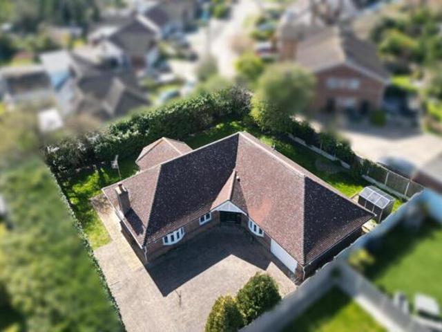 4 Bedroom Bungalow Rayleigh Essex LS99161655