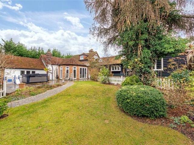 4 Bedroom Bungalow Radlett Hertfordshire LS98404554