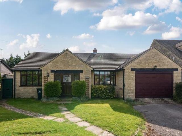 4 Bedroom Bungalow Witney Oxfordshire LS101675959