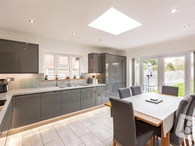 4 Bedroom Bungalow Wickford Essex 100733721