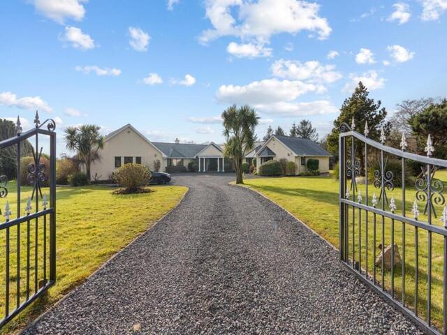 4 Bedroom Bungalow Wigan Greater Manchester LS98503829