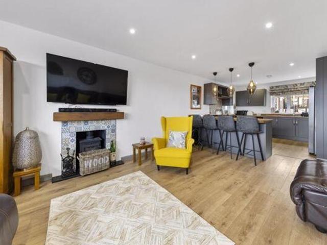 4 Bedroom Bungalow Wingerworth Wingerworth 99735995