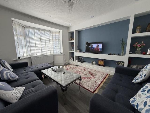 4 bedroom bungalow to rent