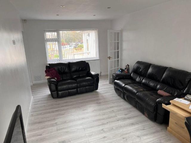 4 bedroom bungalow to rent