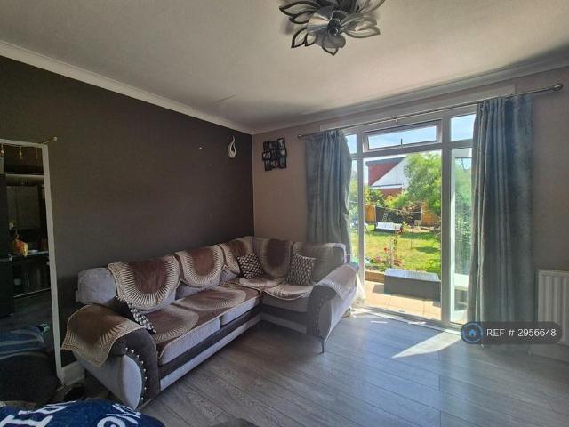 4 bedroom bungalow to rent