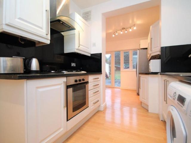 4 bedroom bungalow to rent