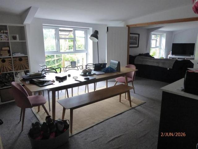 4 bedroom bungalow to rent