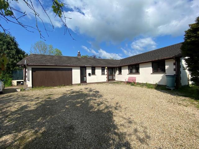 4 bedroom bungalow to rent