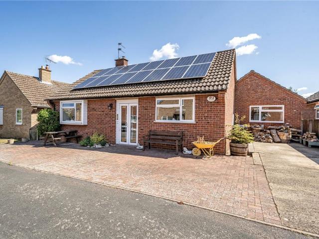 4 bedroom bungalow to rent
