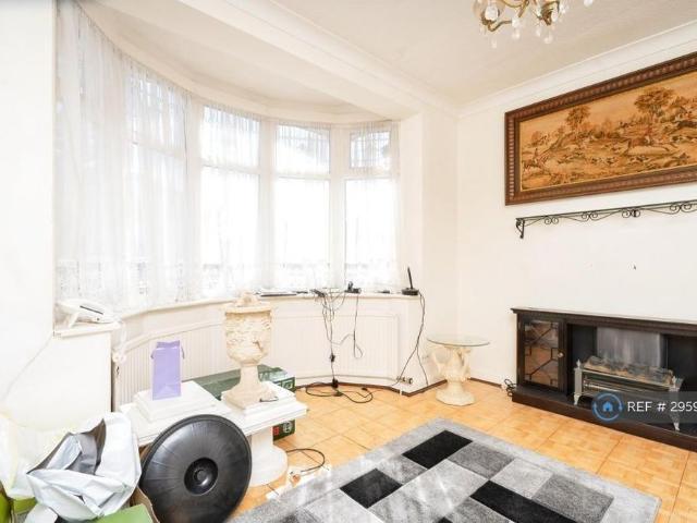4 bedroom bungalow to rent