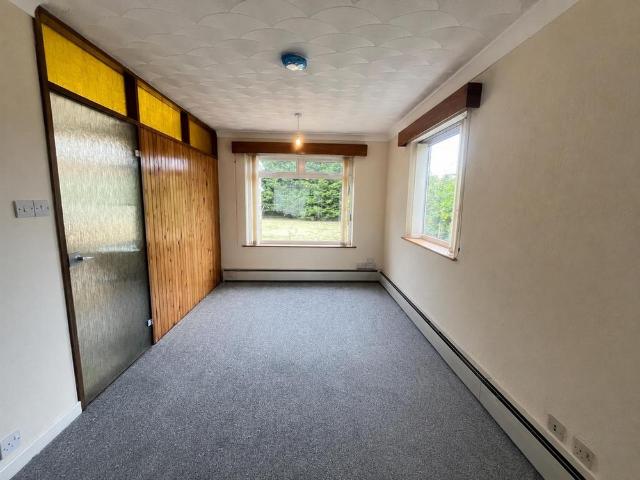 4 bedroom bungalow to rent