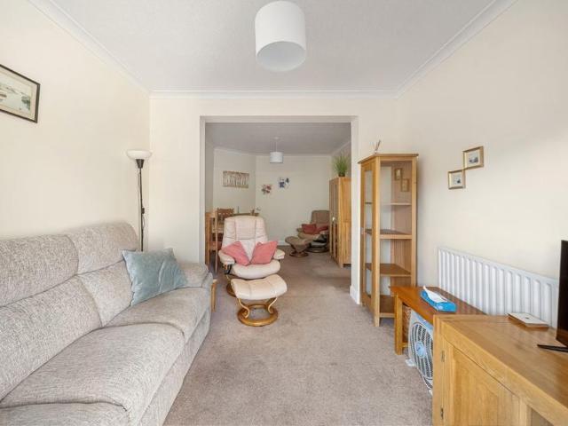4 bedroom bungalow to rent